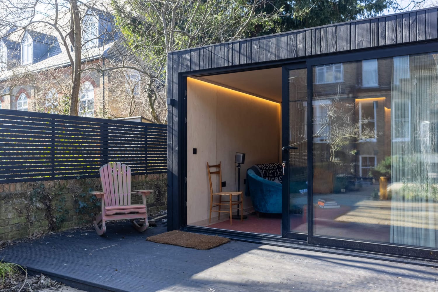 Prefab Backyard Movie Room | Home Cinema Ideas - Okopod